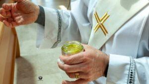 35+ Powerful Prayers for Anointing Oil with Scriptures